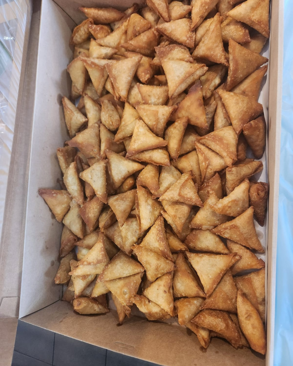 Cocktail Potato Samosa Platter 100pcs – SizZzlingo Express
